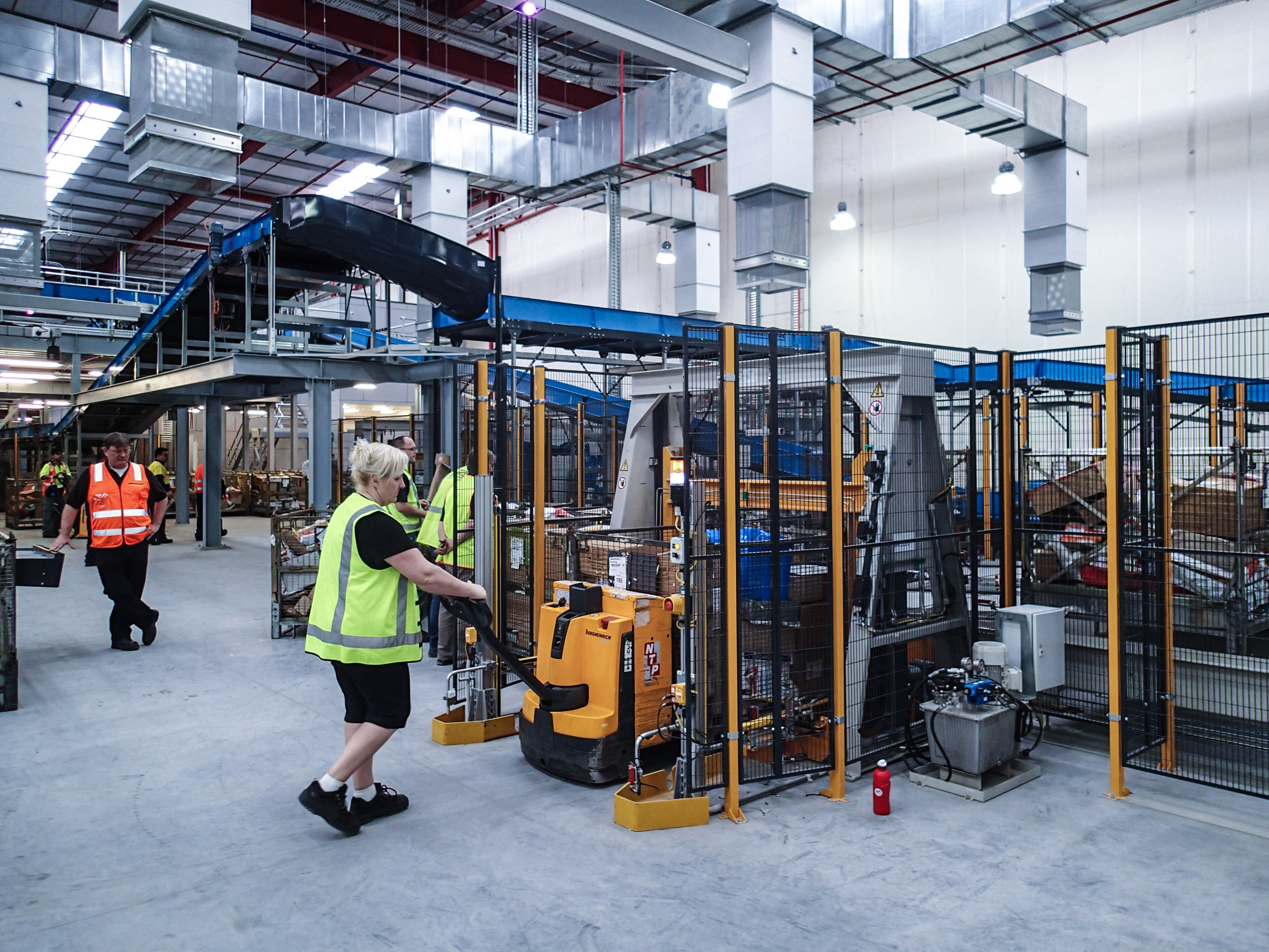 Australia Post | Parcel handling and sortation systems